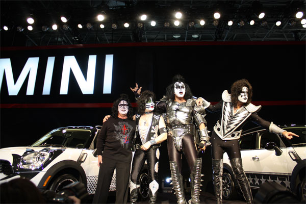 Photos: MINI KISS doesn't mean tiny kiss but a real Rock 'N Rock ...